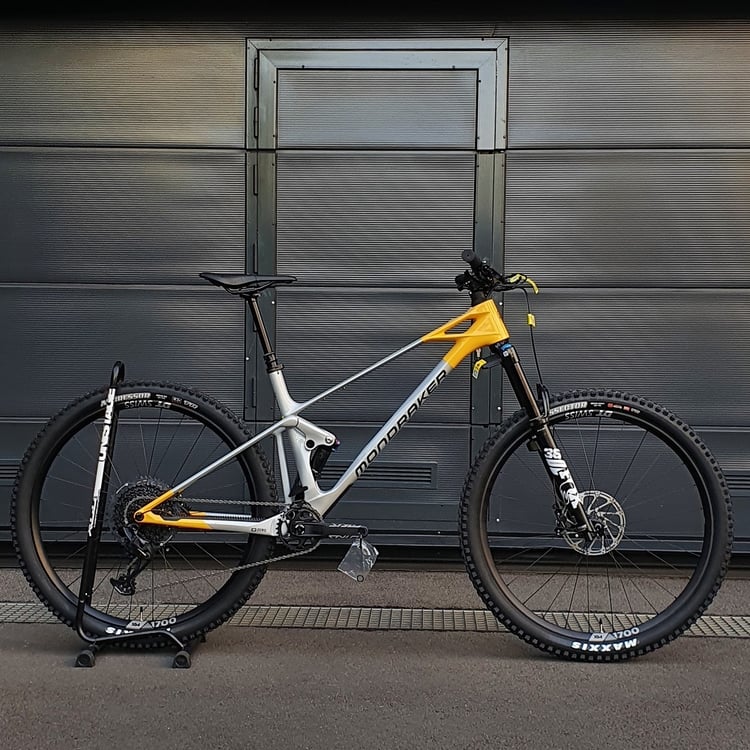 Bicicleta Mondraker Raze Carbon R 29" 2022 Yellow - PlayBike.ro